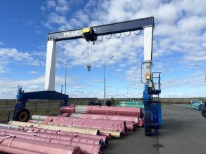 10 Ton Rubber Tyred Gantry Crane for Efficient Steel Pipe Handling